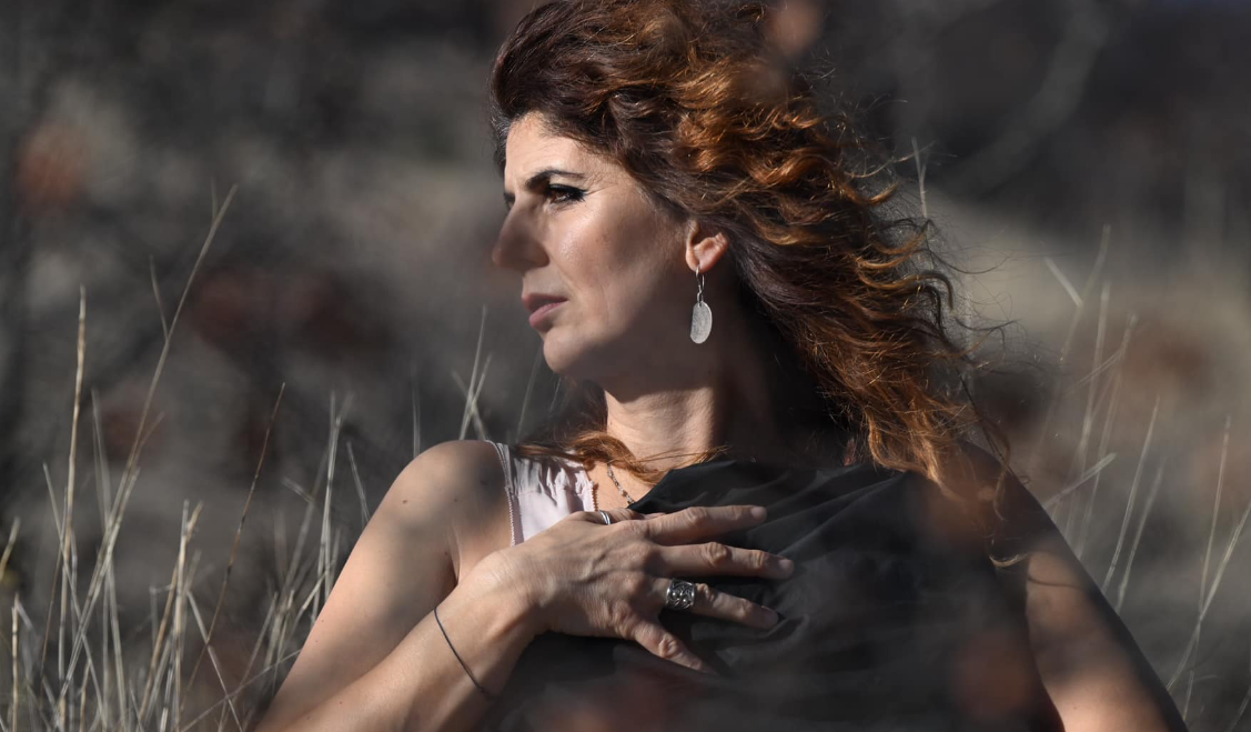 ГРУПАТА „ВЕТРИЛО“ СНИМИ ПРЕПЕВ НА „ЦРНО СОНЦЕ“ ОД АЦО ШОПОВ НА АНГЛИСКИ ...